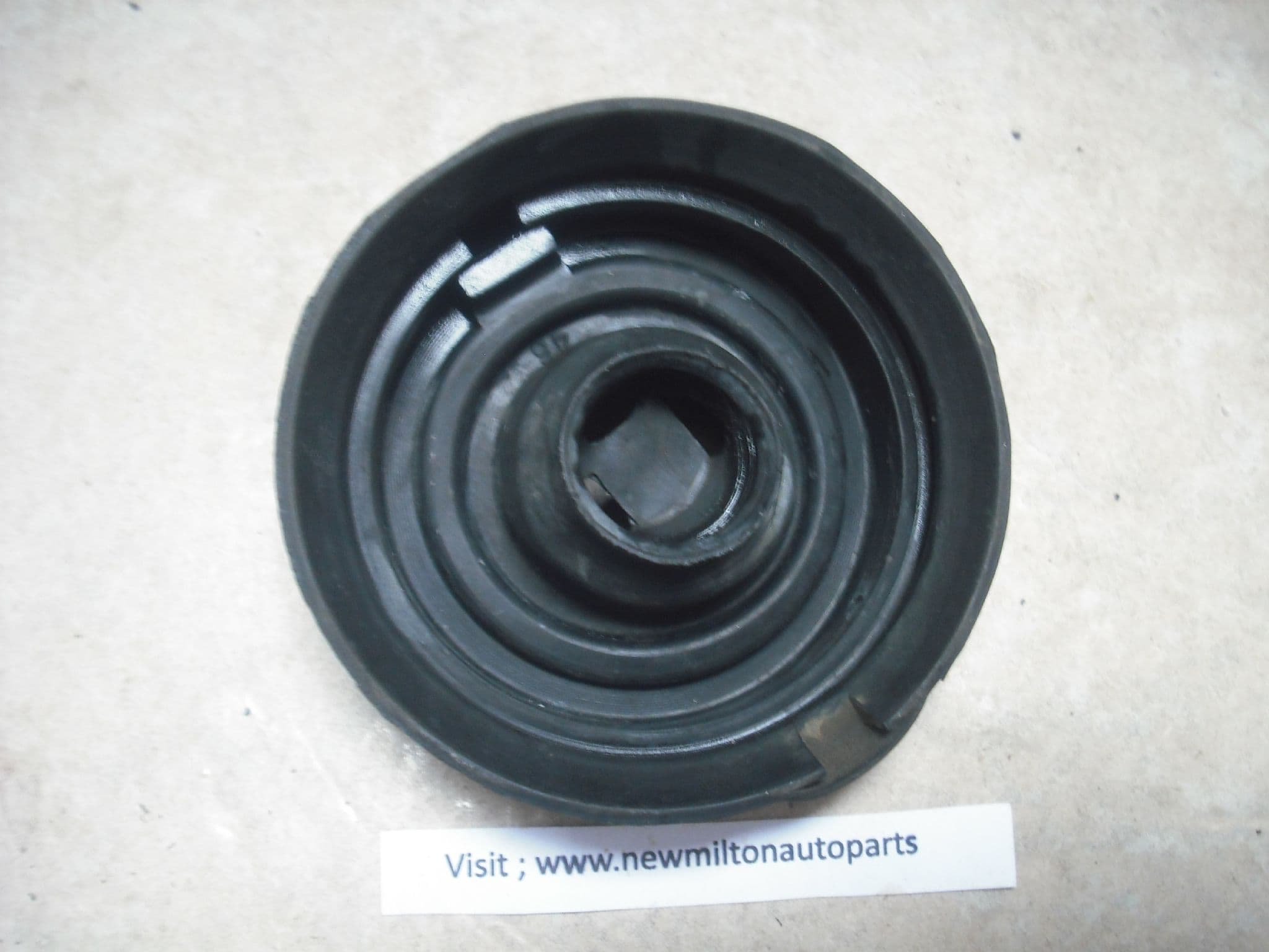 KOITO 99226-81002 MITSUBISHI SHOGUN PAJERO HEADLIGHT HEADLAMP RUBBER ...
