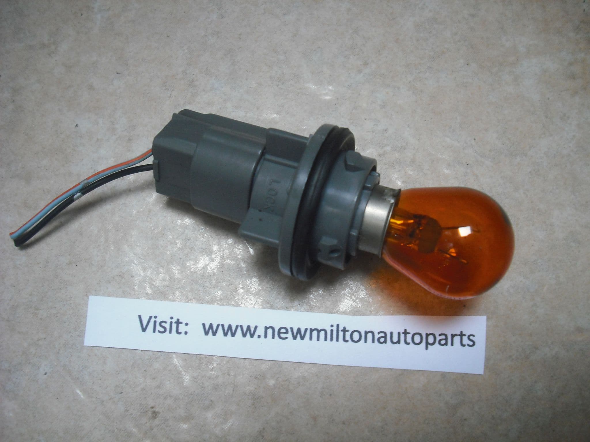 MAZDA 3 2003-2007 HEADLIGHT HEADLAMP INDICATOR FLASHER BULB HOLDER