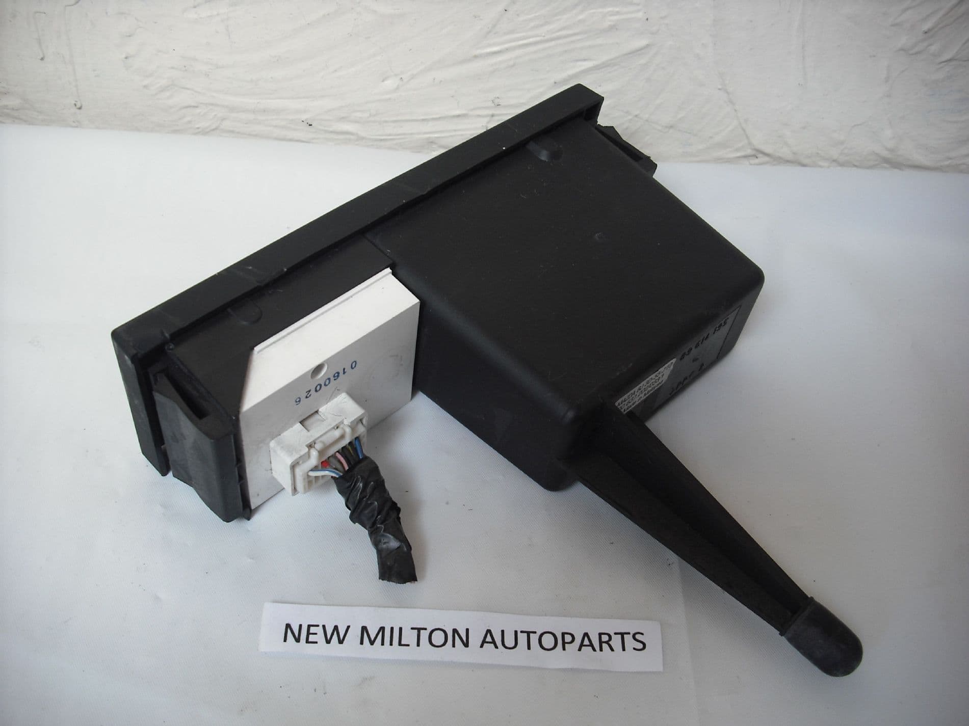 MAZDA 323 BJ LED DASH CLOCK WITH STORAGE TRAY