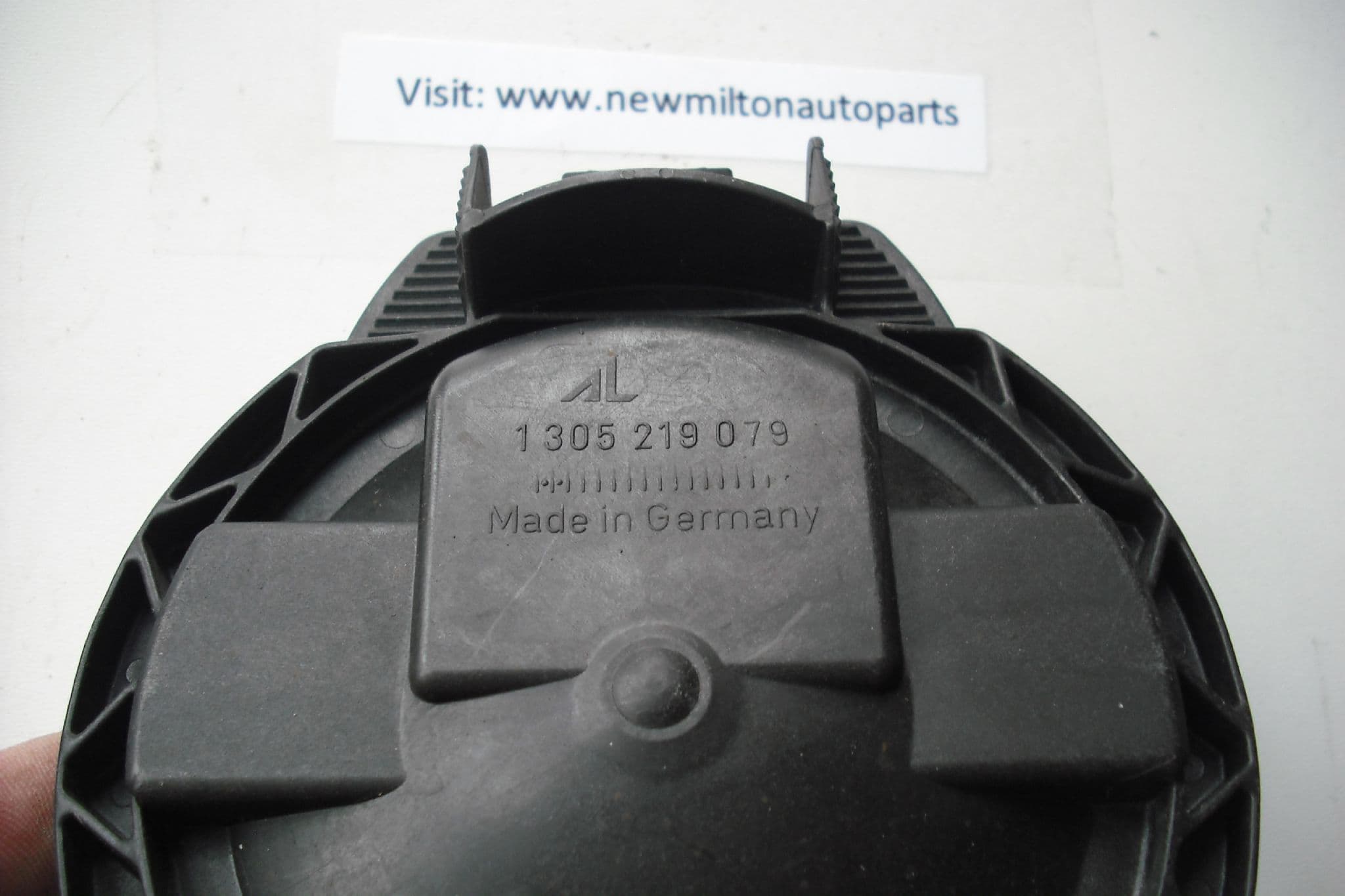 MERCEDES BENZ W203 HEADLIGHT HEADLAMP REAR BULB COVER CAP BOSCH 1 305 ...