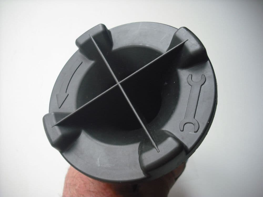 MERCEDES BENZ W209 CLK SPARE WHEEL FASTENING SCREW CLAMP