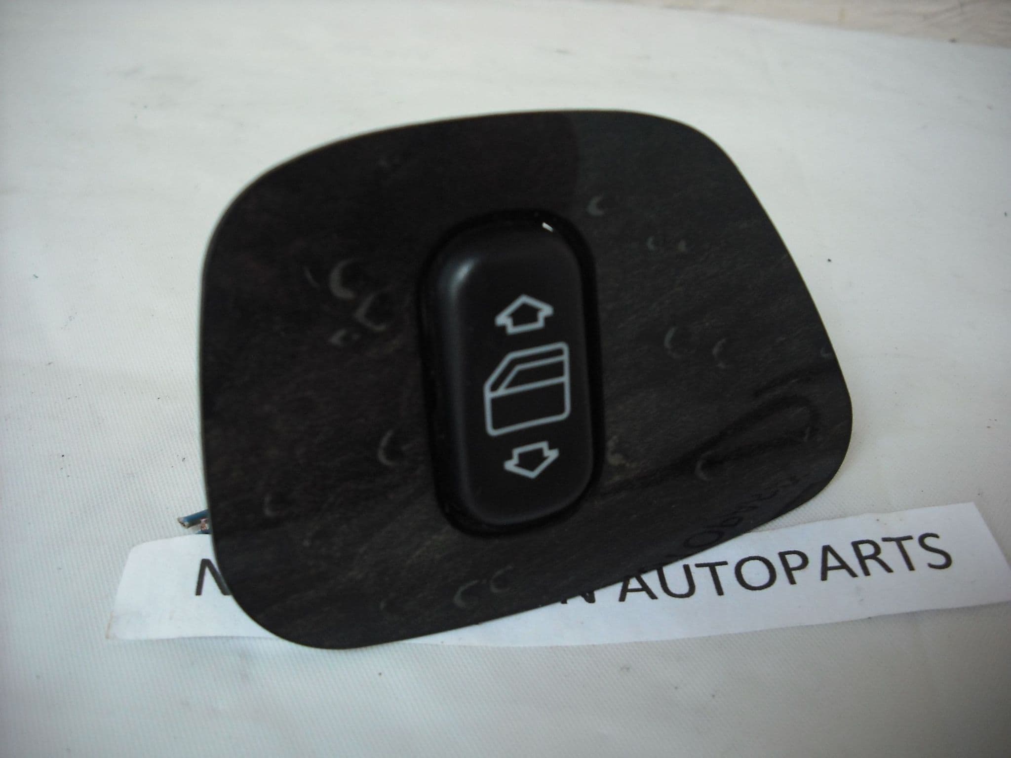 MERCEDES W202 C CLASS REAR BACK DOOR ELECTRIC WINDOW SWITCH O/S RIGHT ...