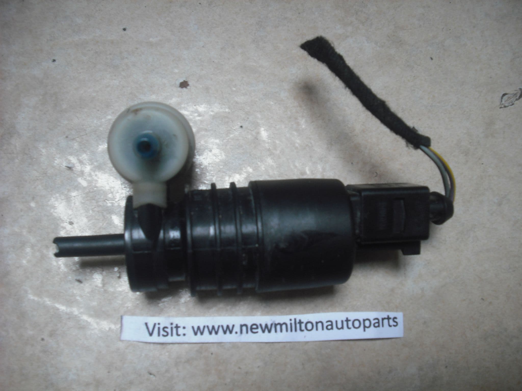 MERCEDES W245 B108 B CLASS WINDSCREEN WINDOW WATER WASHER PUMP