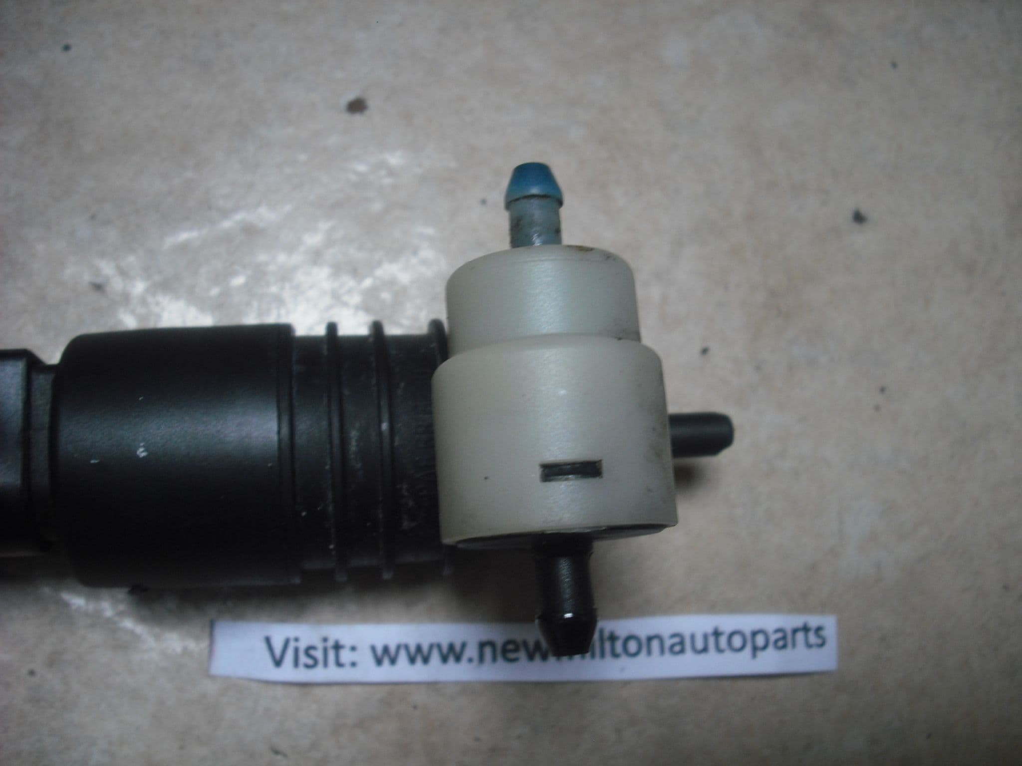 MERCEDES W245 B108 B CLASS WINDSCREEN WINDOW WATER WASHER PUMP