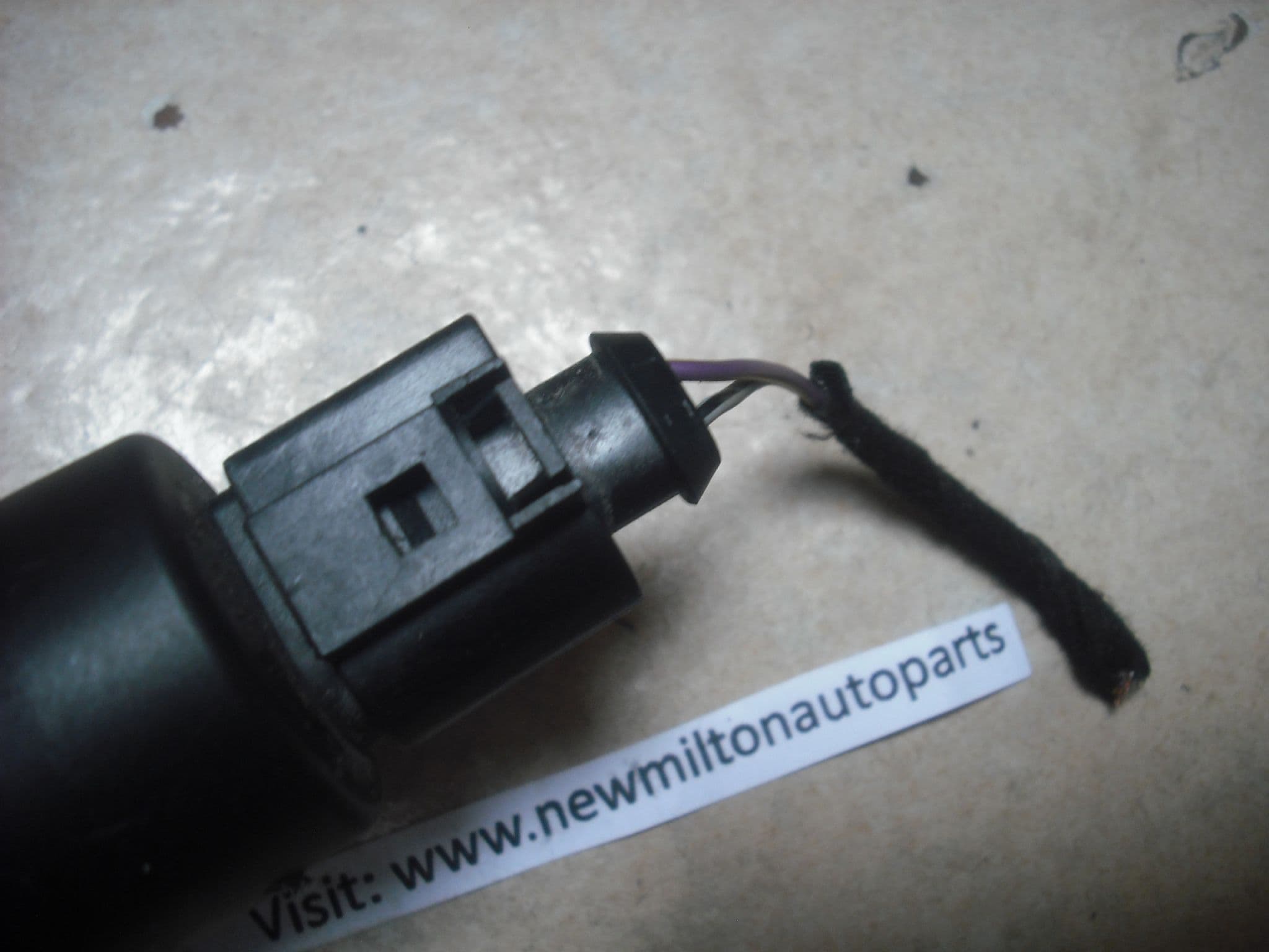 MERCEDES W245 B108 B CLASS WINDSCREEN WINDOW WATER WASHER PUMP