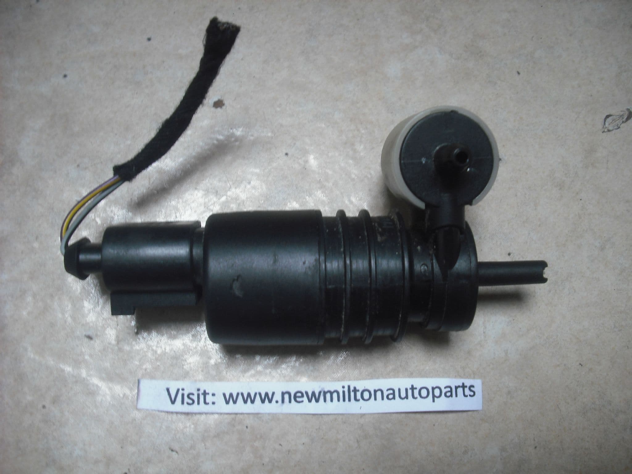 MERCEDES W245 B108 B CLASS WINDSCREEN WINDOW WATER WASHER PUMP