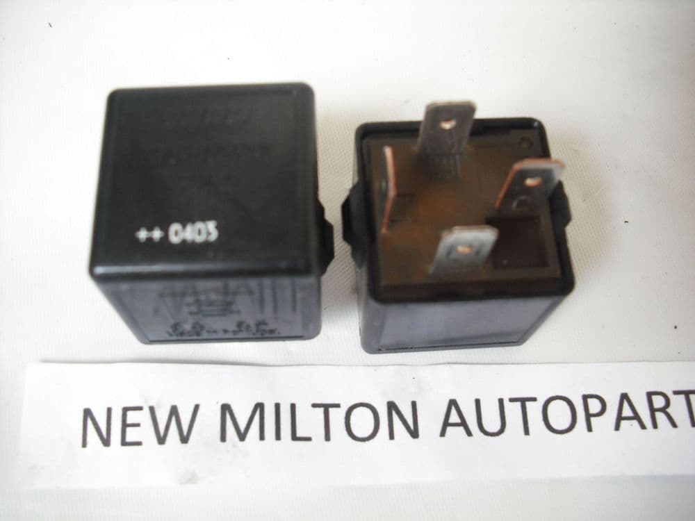 MITSUBISHI SPACE STAR 2 RELAYS NUMBERED TYCO V23134-B52-X240 MB 953381