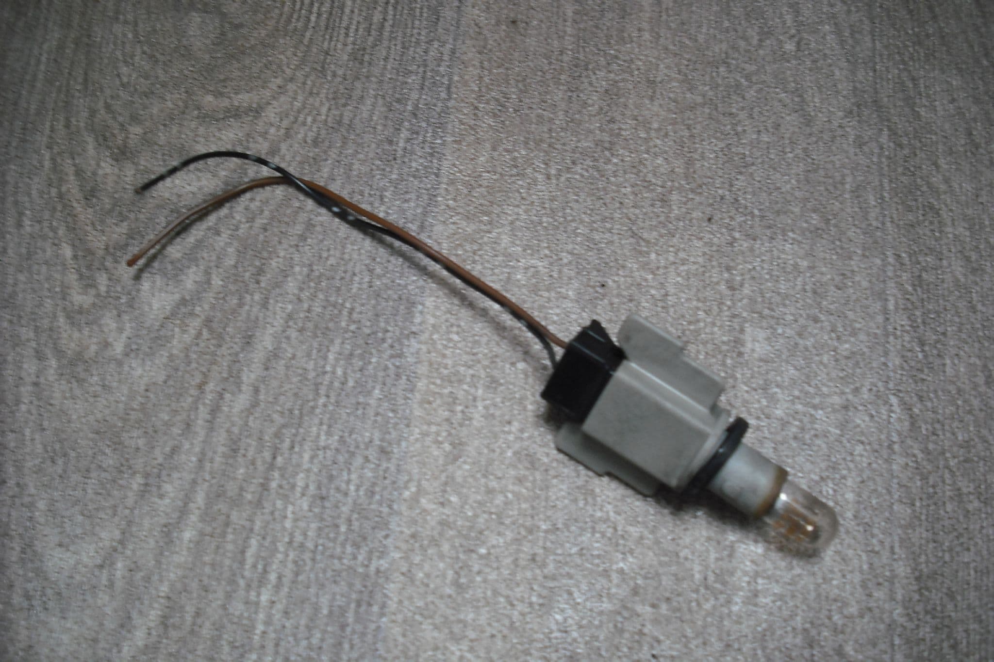 NISSAN NOTE MK1 HEADLIGHT SIDE PARKING LIGHT BULB HOLDER
