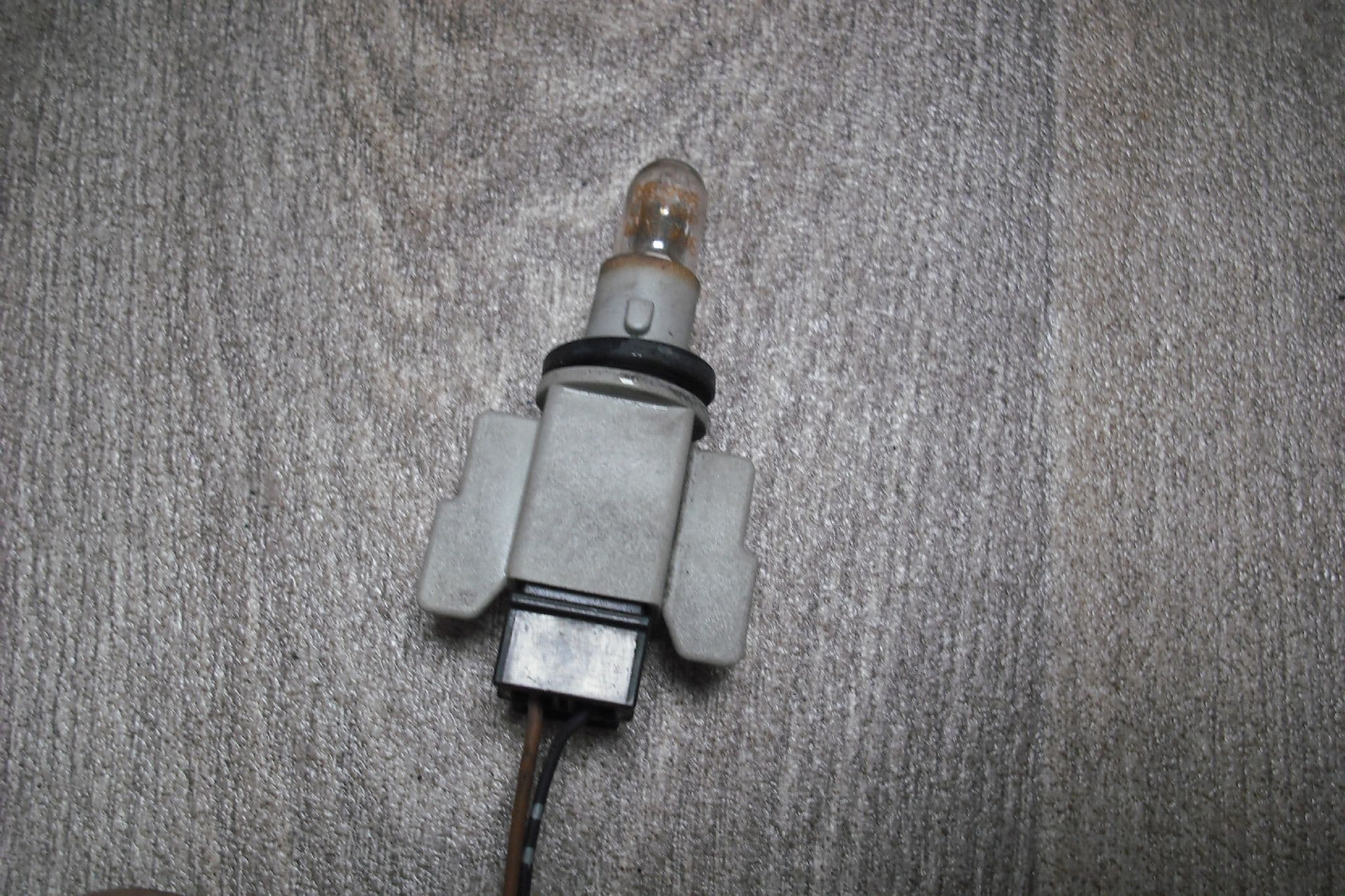 NISSAN NOTE MK1 HEADLIGHT SIDE PARKING LIGHT BULB HOLDER
