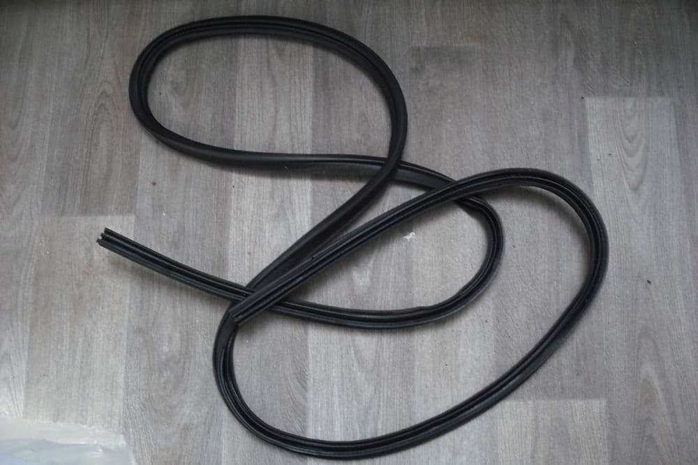 NISSAN NOTE REAR BOOT RUBBER WEATHER SEAL