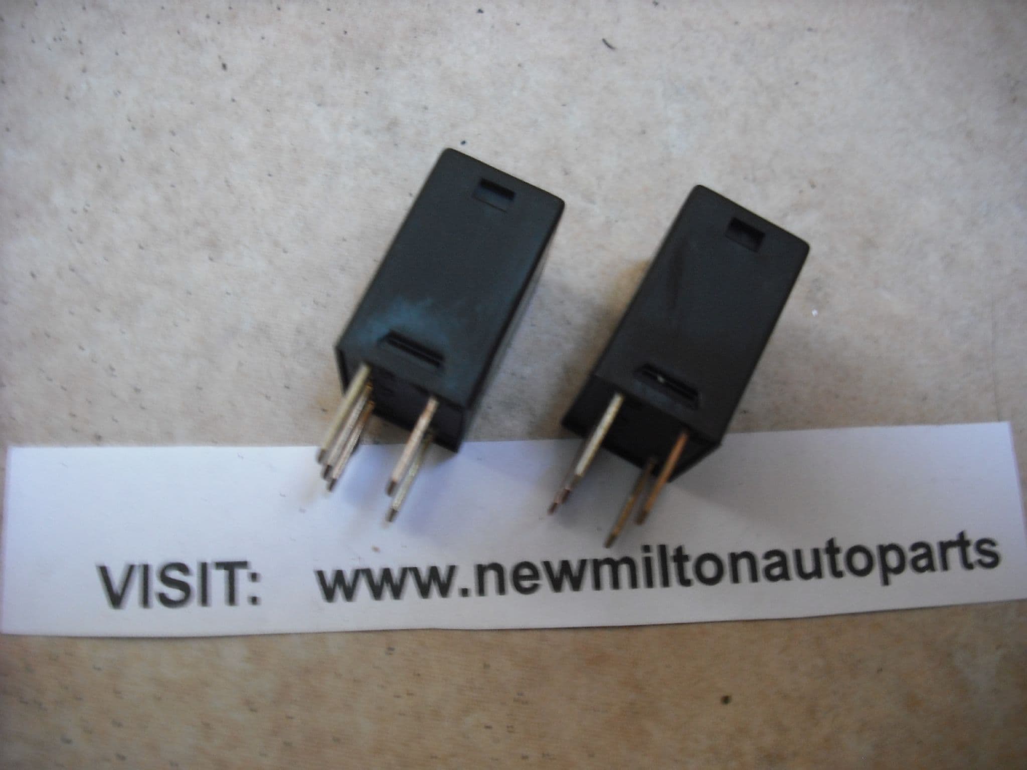 OMRON 21911C 05269988AA 2 GENUINE DODGE CARAVAN / CHRYSLER VOYAGER RELAYS