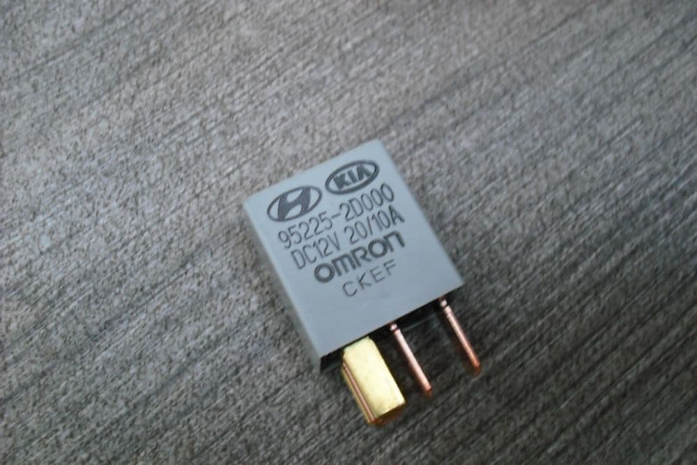 OMRON 95225-2D000 20/10A KIA CEED RIO AND SPORTAGE RELAY