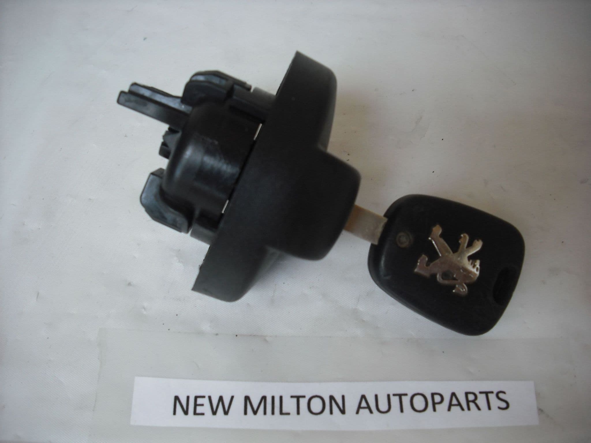 PEUGEOT 807 GENUINE LOCKING FUEL PETROL CAP