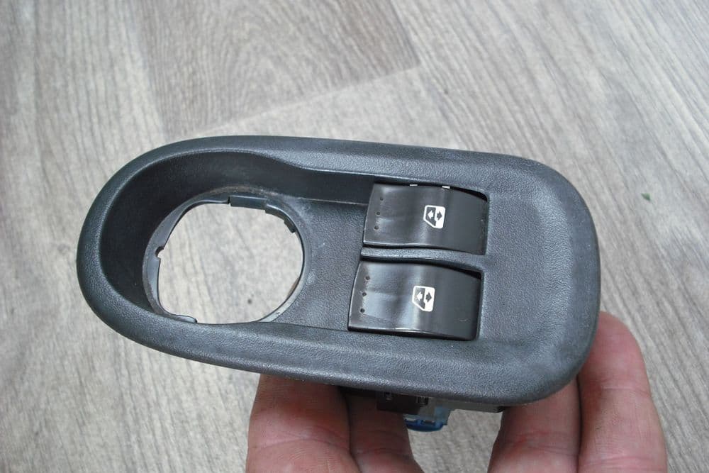RENAULT MASTER MOVANO ELECTRIC FRONT DOOR WINDOW SWITCHES