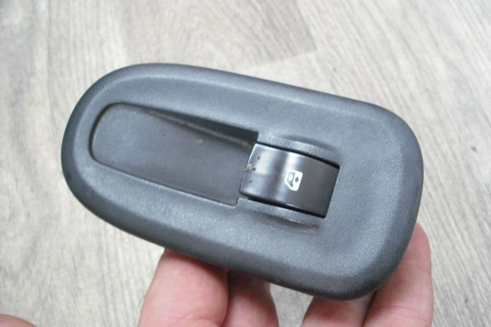 RENAULT MASTER MOVANO FRONT PASSENGER DOOR ELECTRIC WINDOW SWITCH