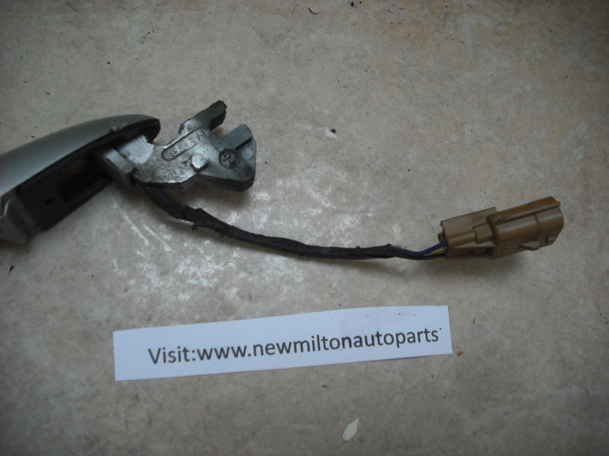 RENAULT MEGANE CONVERTIBLE OUTER DOOR HANDLE LEVER WITH SENSOR