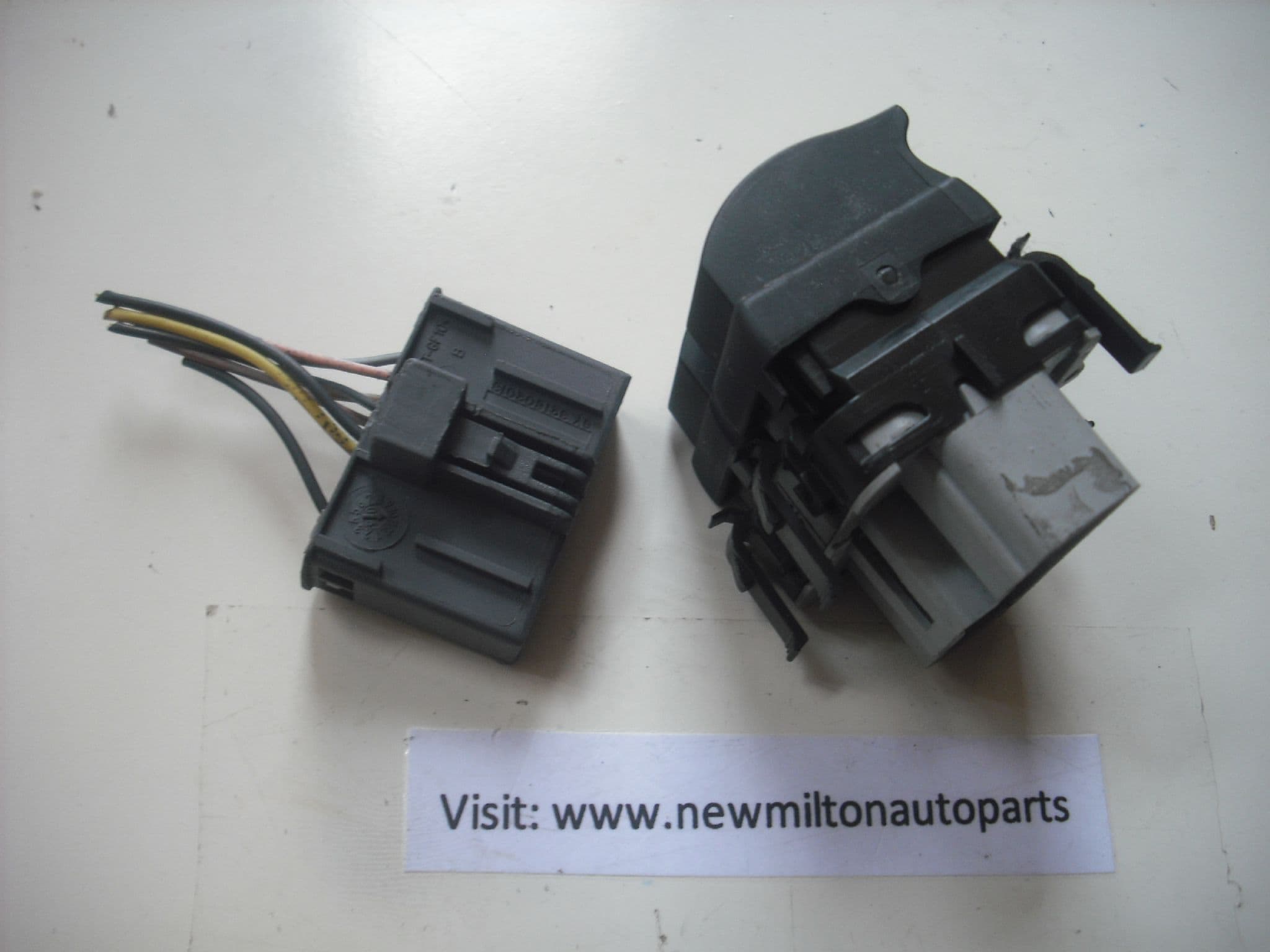 RENAULT SCENIC 2 FRONT DRIVERS DOOR ELECTRIC WINDOW SWITCHES 2002-2008
