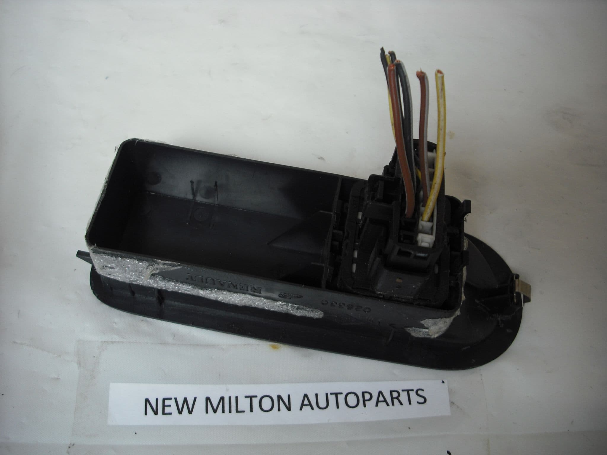 RENAULT SCENIC OR MEGANE 2 FRONT DRIVERS DOOR ELECTRIC WINDOW SWITCHES