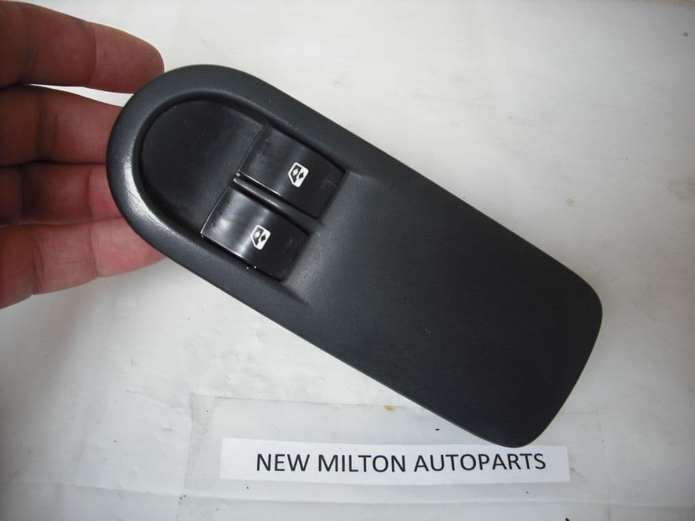 RENAULT SCENIC OR MEGANE 2 FRONT DRIVERS DOOR ELECTRIC WINDOW SWITCHES