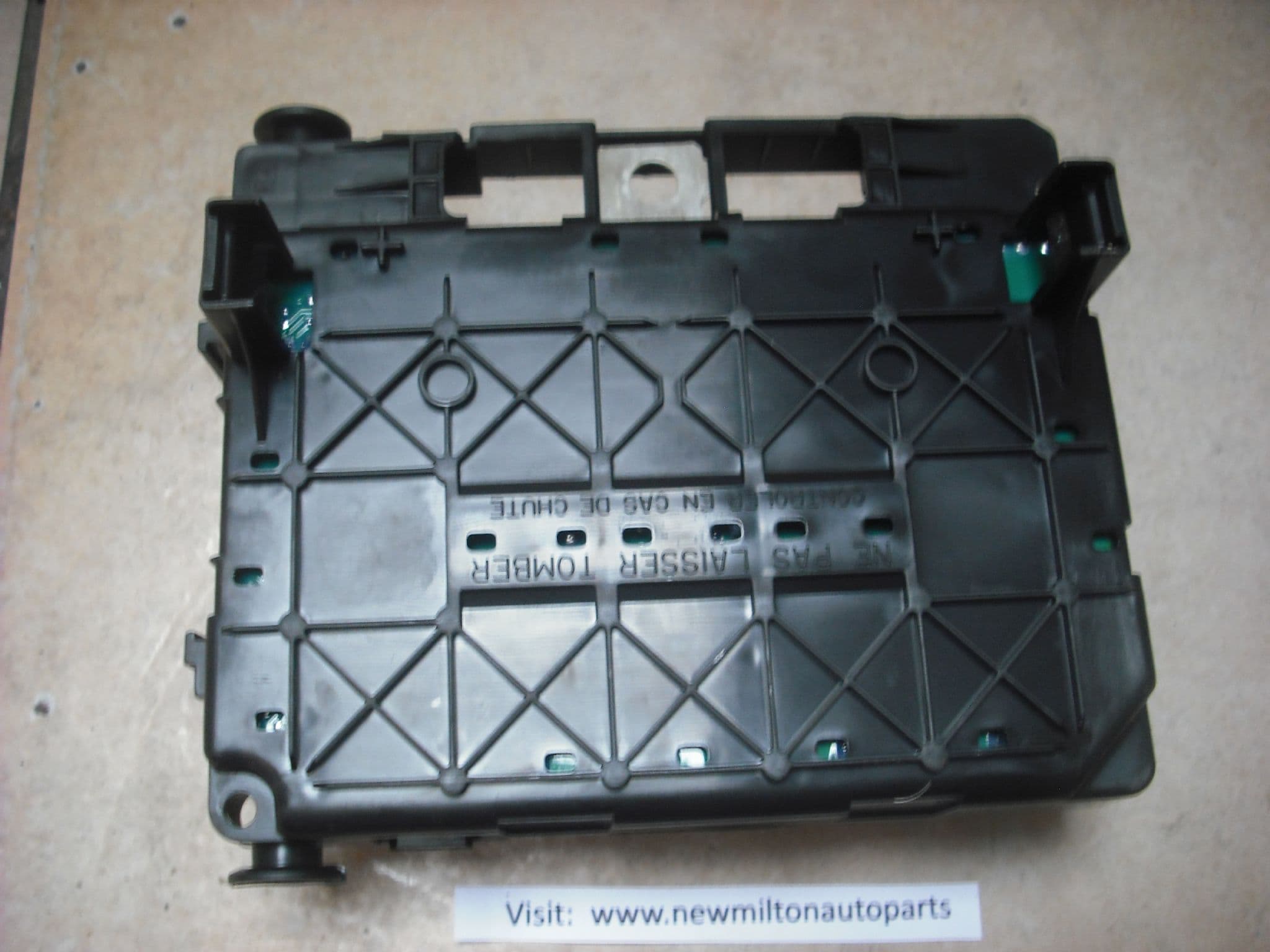 SIEMENS T118470003K BSM-B3 9650618480-00 CITROEN C3 ENGINE BAY FUSE BOX ...