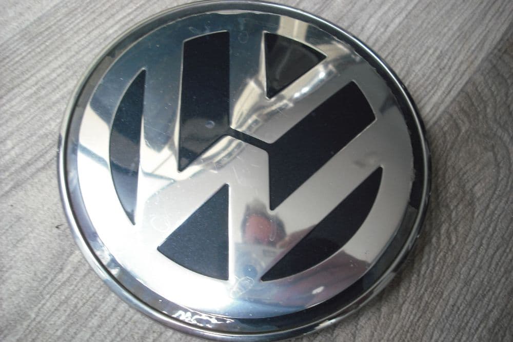 SOLD 1C0 853 617/A A GENUINE VW VOLKSWAGEN BEETLE BONNET BADGE