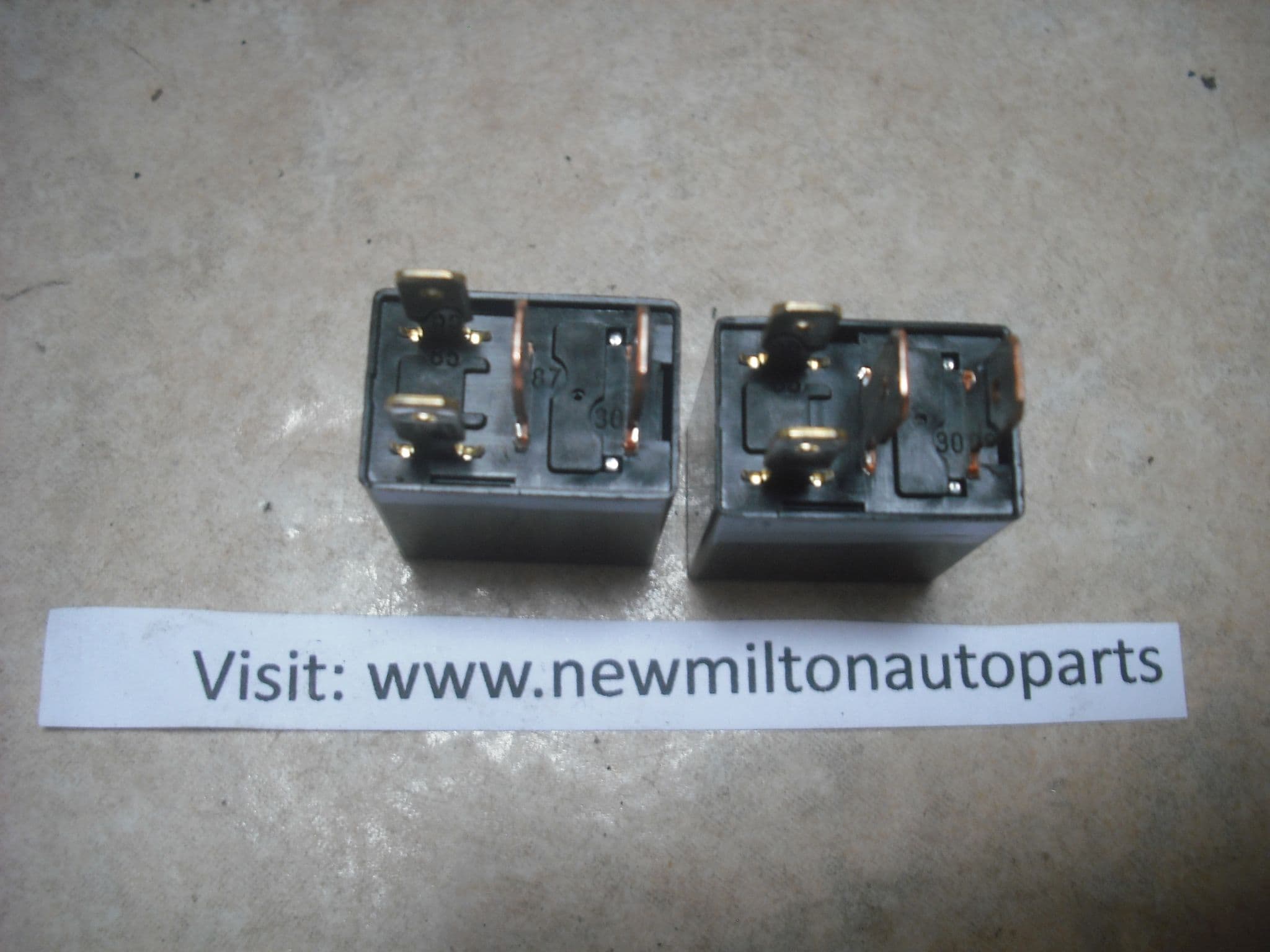 SOLD 2 GENUINE 35A DC12V PA66-GF33 DAEWOO CHEVROLET MATIZ RELAYS