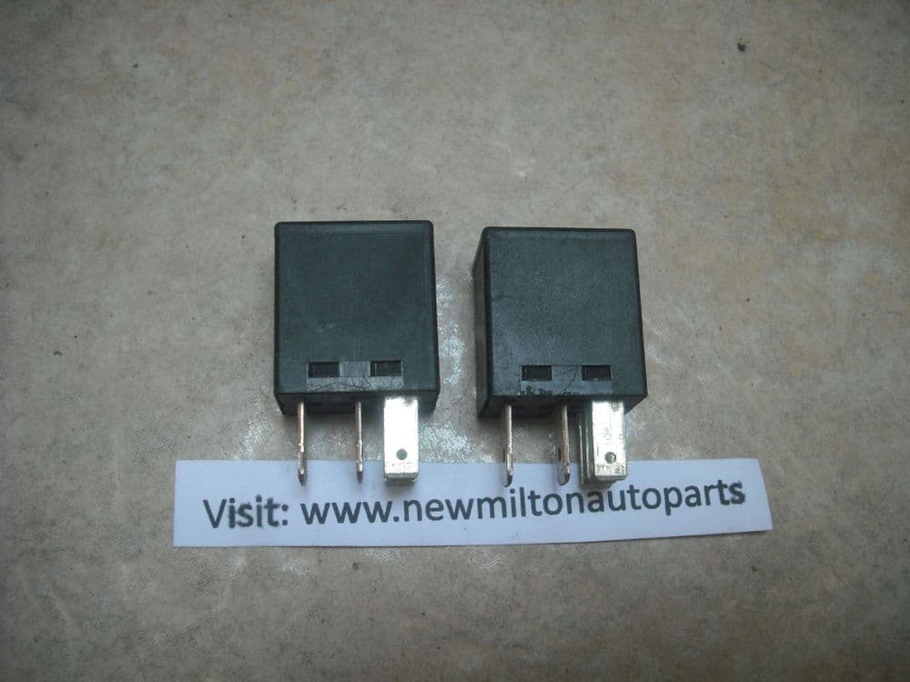 sold 2 GENUINE CHRYSLER JEEP CHEROKEE RELAYS 4671168E 72472M TYCO