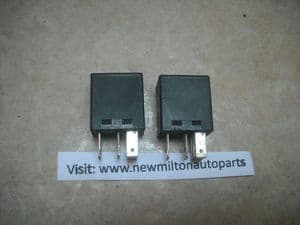 sold 2 GENUINE CHRYSLER JEEP CHEROKEE RELAYS 4671168E 72472M TYCO
