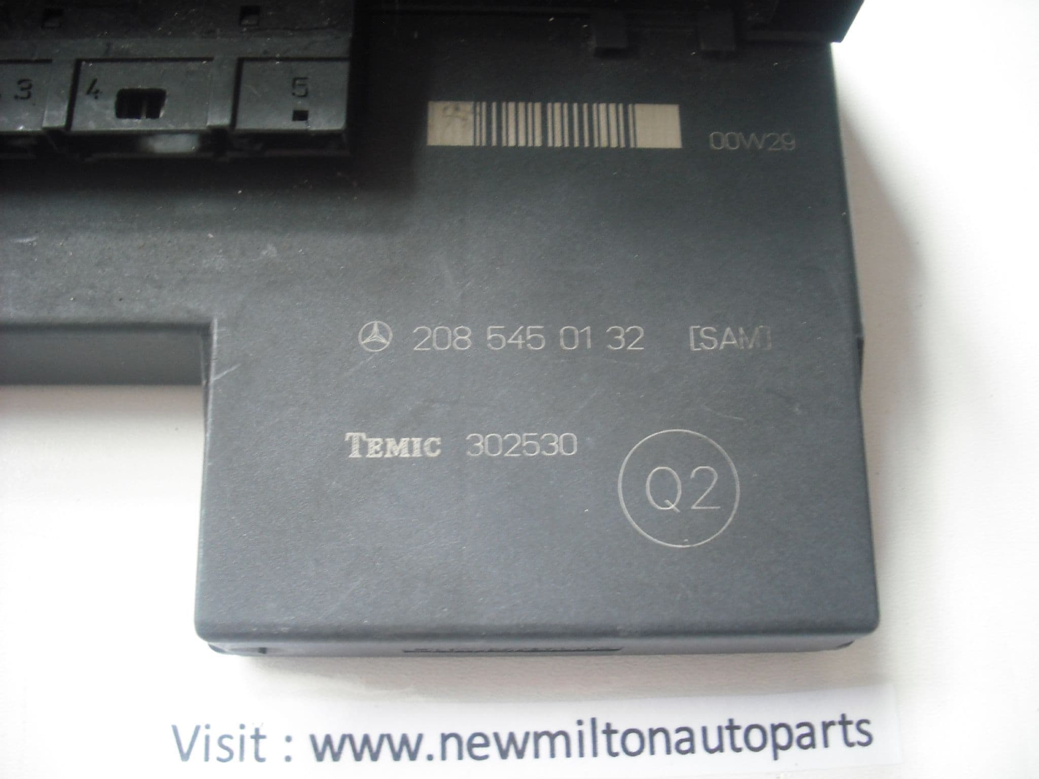 sold 2085450132 MERCEDES BENZ W208 CLK SAM CONTROL UNIT AND FUSE BOX