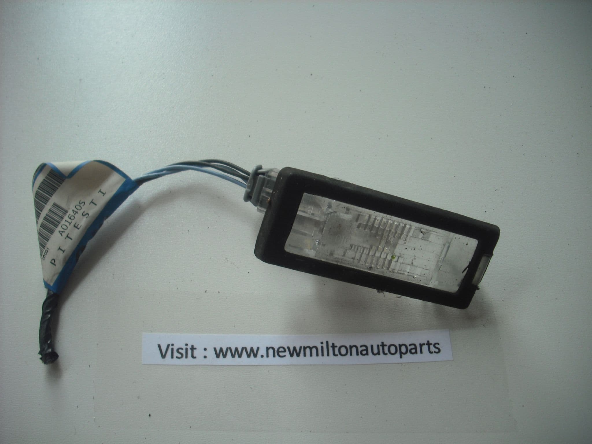 SOLD 8200013577 RENAULT MEGANE MK3 ESTATE REAR NUMBER PLATE ...