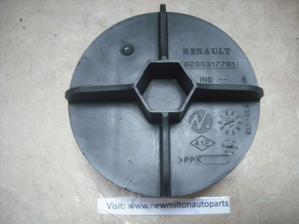 sold 8200317791 RENAULT MEGANE MK2 CONVERTIBLE SPARE WHEEL FIXING SCREW CLAMP