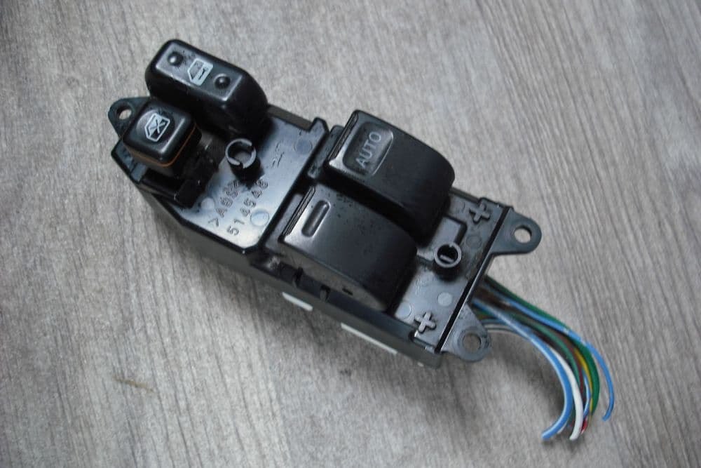 SOLD 84820-42110 TOYOTA RAV 4 MK2 3 DOOR DRIVERS DOOR ELECTRIC WINDOW ...