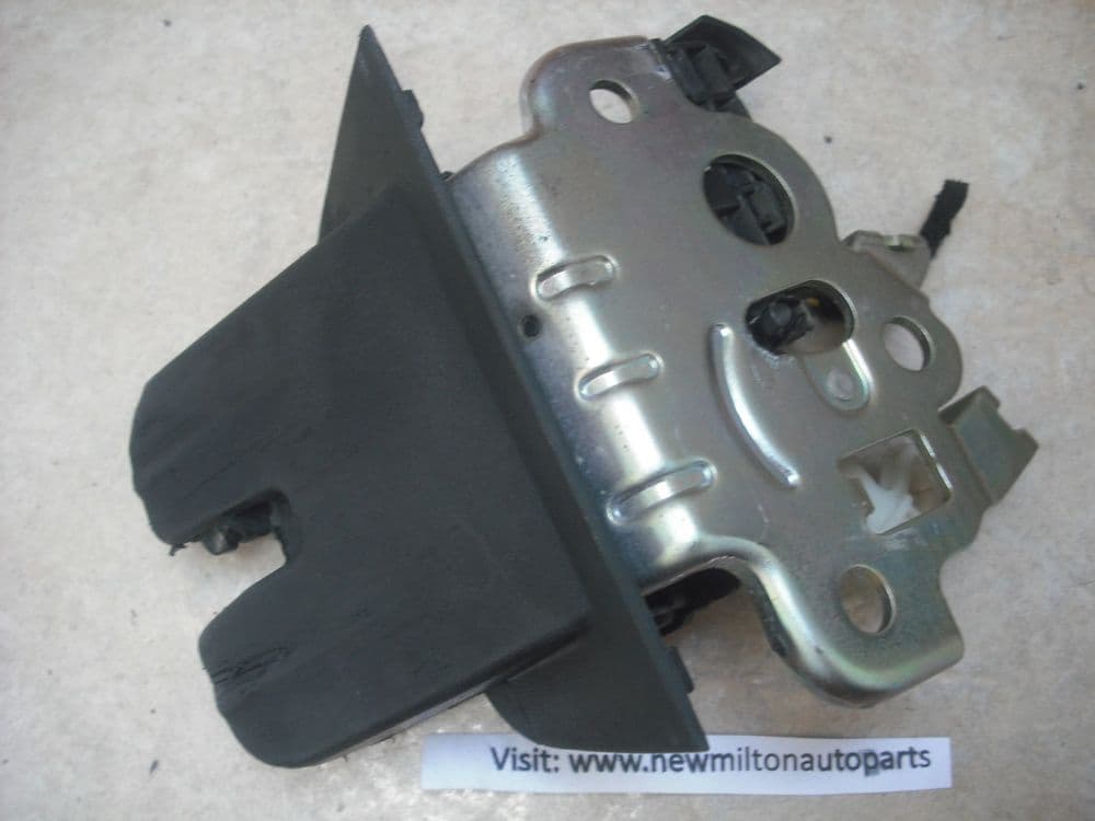 SOLD 8R0 827 505 SEAT EXEO ESTATE REAR BOOT TAILGATE CATCH ASSEMBLEY