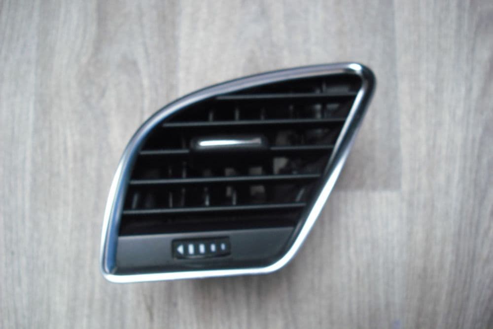 SOLD 8T2 820 901 B AUDI A5 8T DASH AIR DISTRIBUTION VENTILATION VENT ...