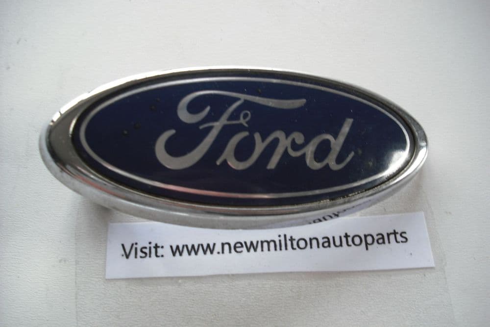 SOLD 98AB-8216-AP FORD FOCUS MK1 FRONT GRILLE LOCK BADGE