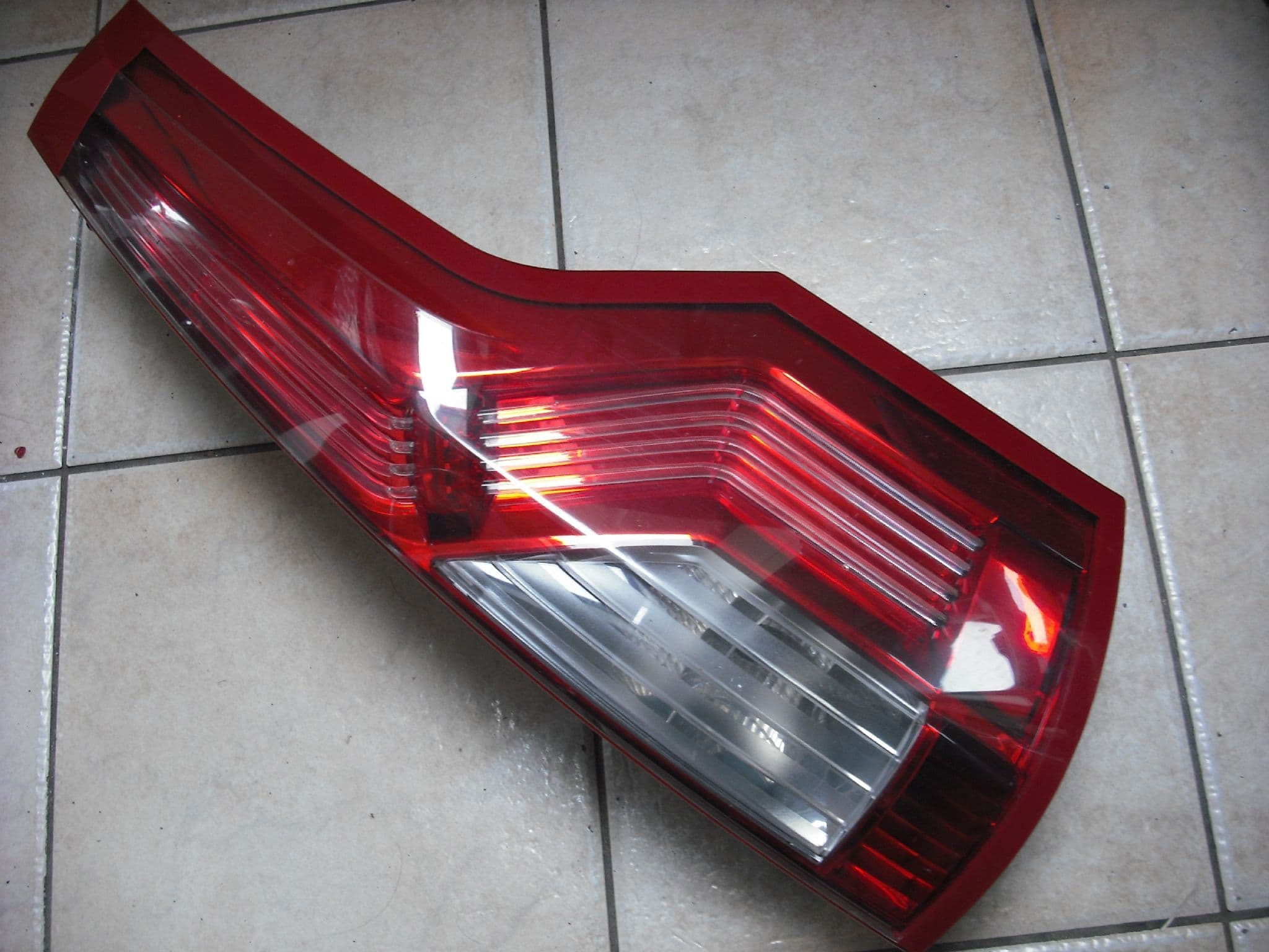 SOLD A GENUINE CITROEN C4 GRAND PICASSO REAR LIGHT / LAMP RIGHT SIDE O/S