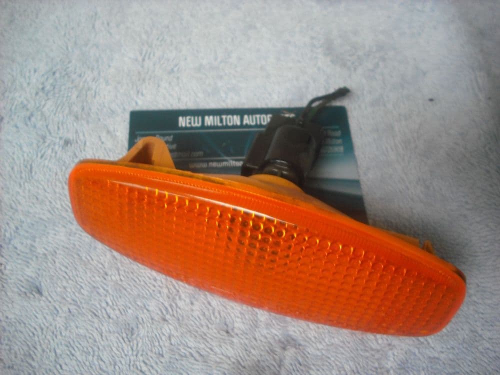 SOLD A GENUINE HYUNDAI SANTA FE 2000-2004 FRONT WING SIDE MARKER ...