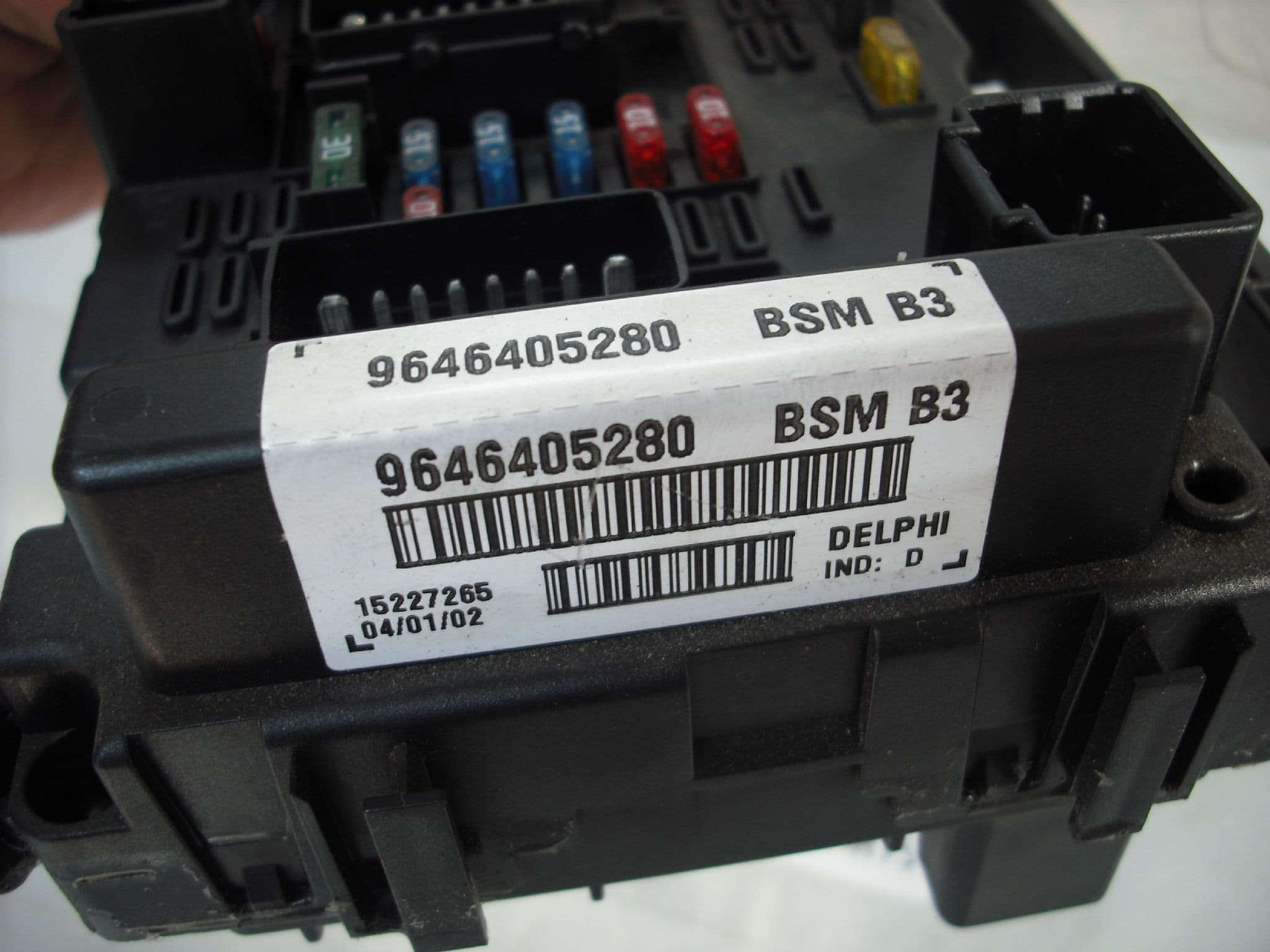 SOLD A GENUINE PEUGEOT 206 ENGINE BAY FUSE BOX CONTROL MODULE 9646405280 BSM B3