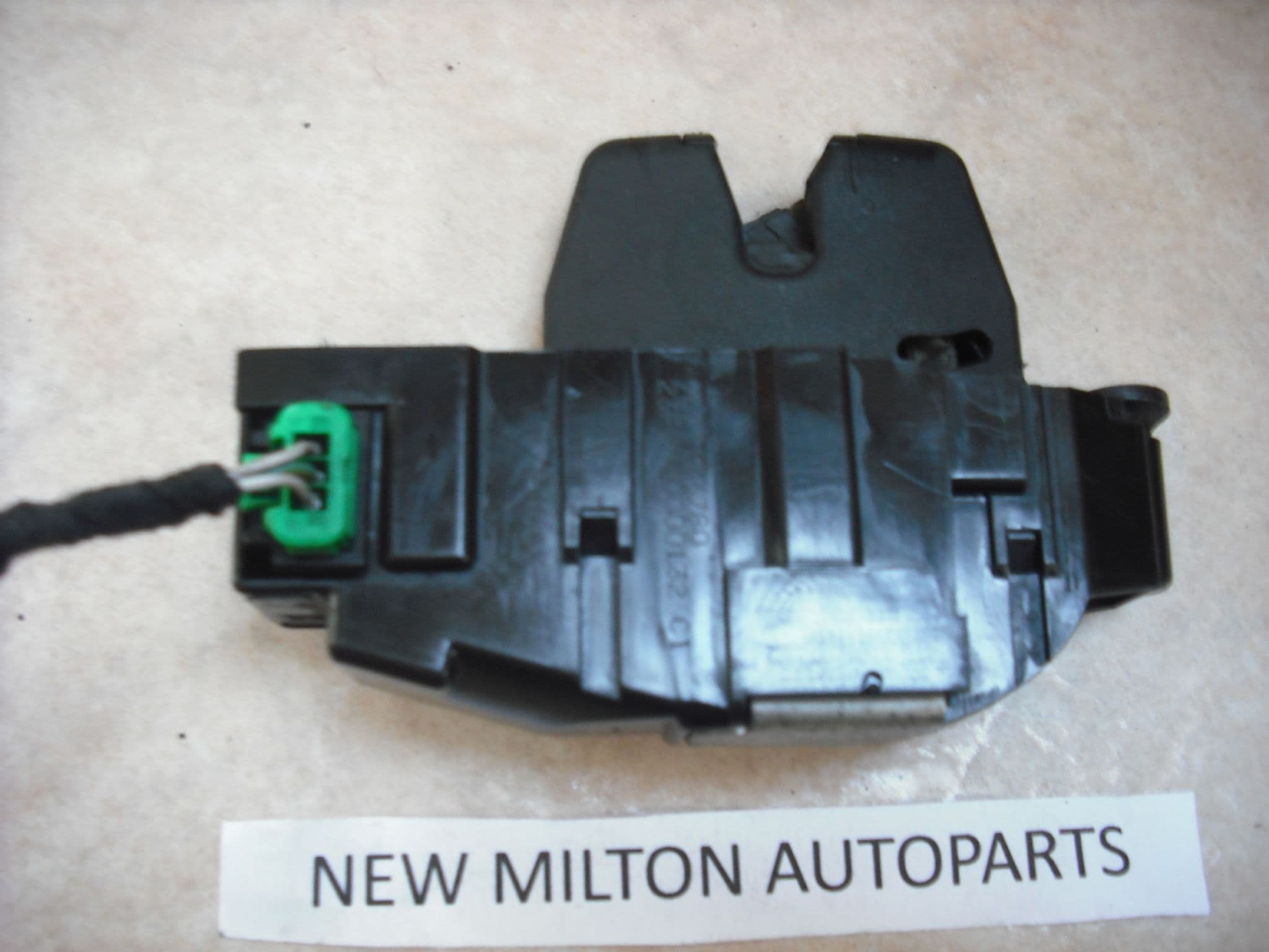 SOLD A GENUINE PEUGEOT 308 TAILGATE BOOT CATCH CENTRAL LOCKING ACTUATOR