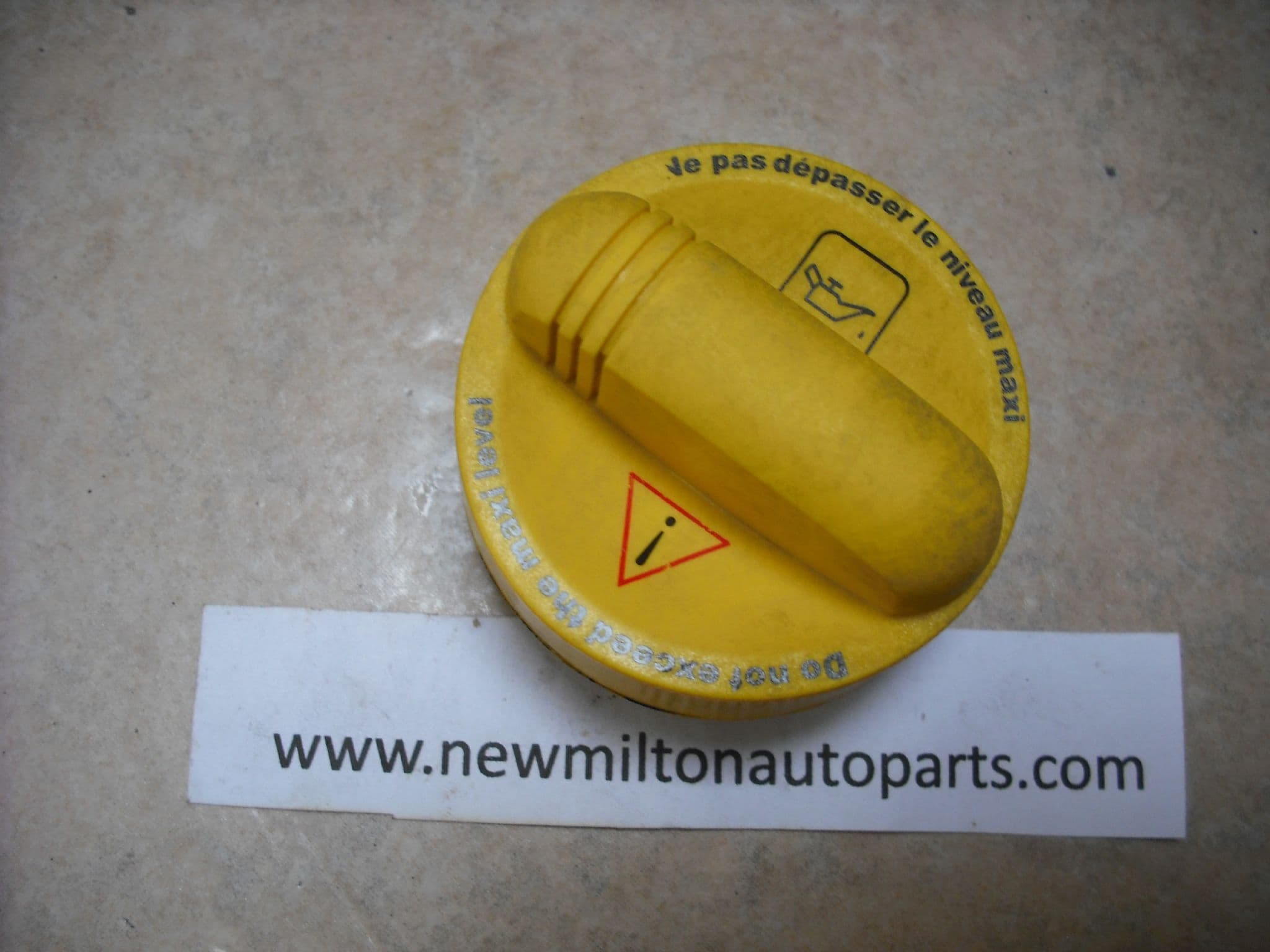 SOLD A GENUINE RENAULT CLIO MK3 1 5 DCI ENGINE OIL FILLER CAP
