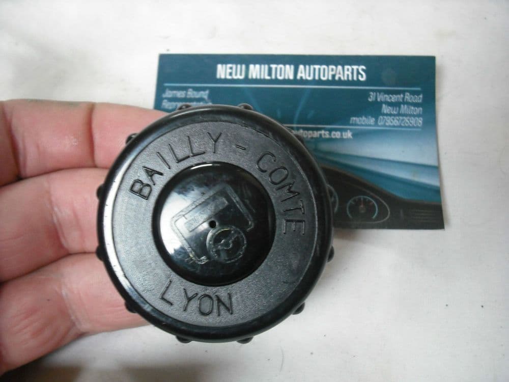SOLD A GENUINE RENAULT MEGANE 1997-2008 POWER STEERING FLUID OIL FILLER CAP