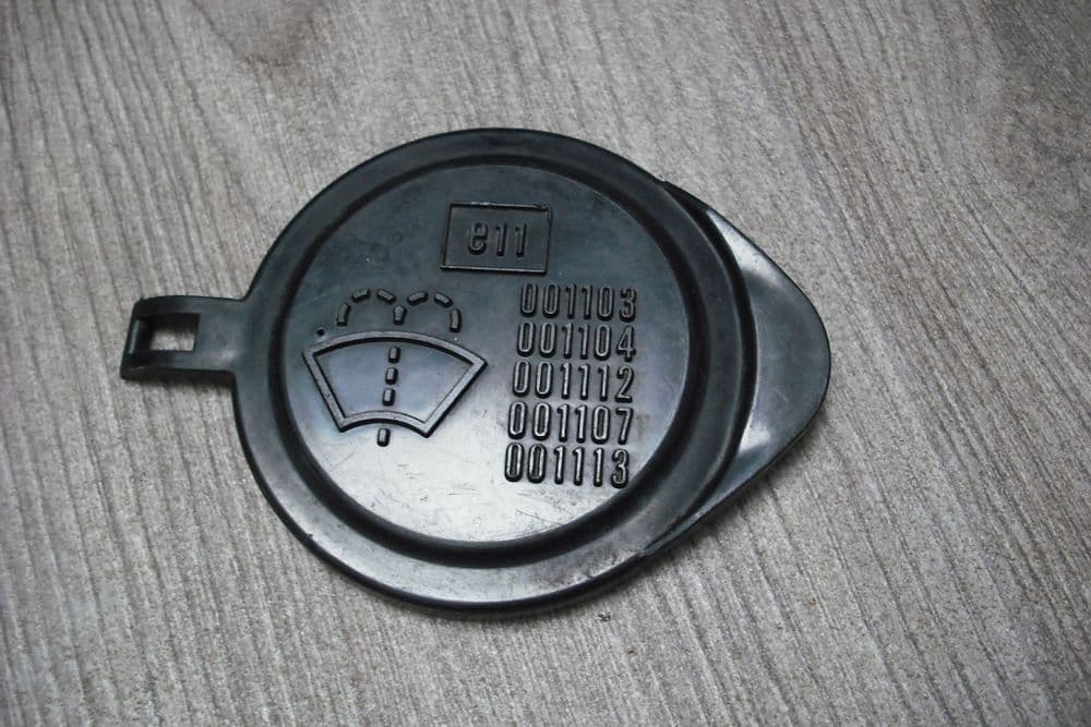 SOLD A GENUINE TOYOTA PRIUS WINDSCREEN WASHER FLUID RESERVOIR FILLER CAP
