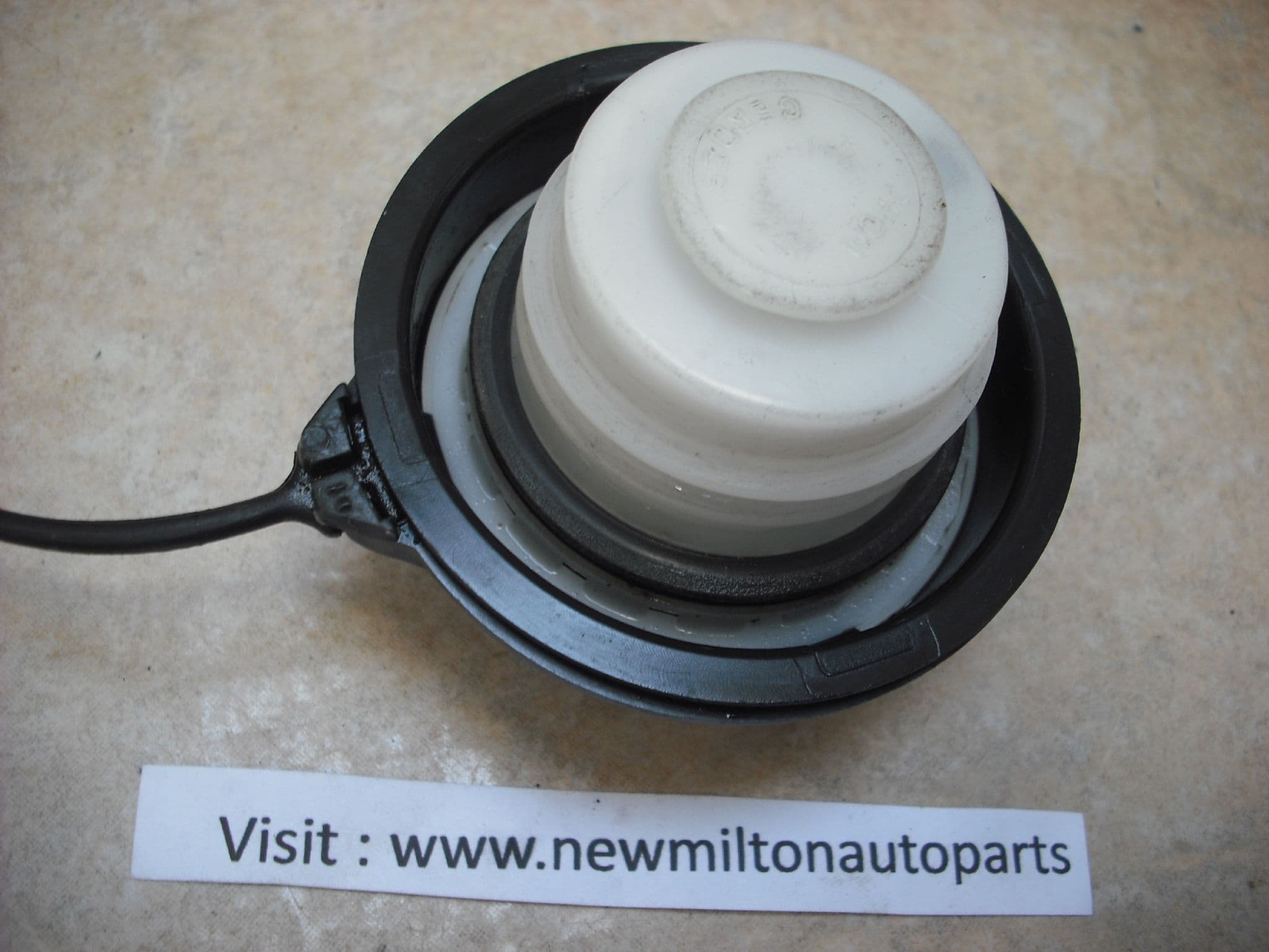 SOLD A GENUINE VAUXHALL ASTRA J PETROL FUEL FILLER CAP