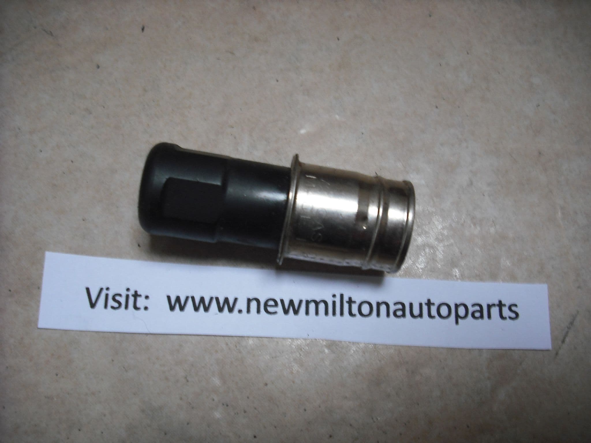 SOLD A GENUINE VOLVO 740 760 940 960 GENUINE VOLVO CIGARETTE LIGHTER INSERT