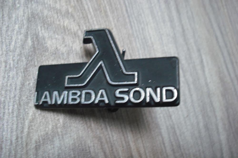 sold A GENUINE VOLVO 760 960 FRONT GRILLE LAMBDA SOND BADGE