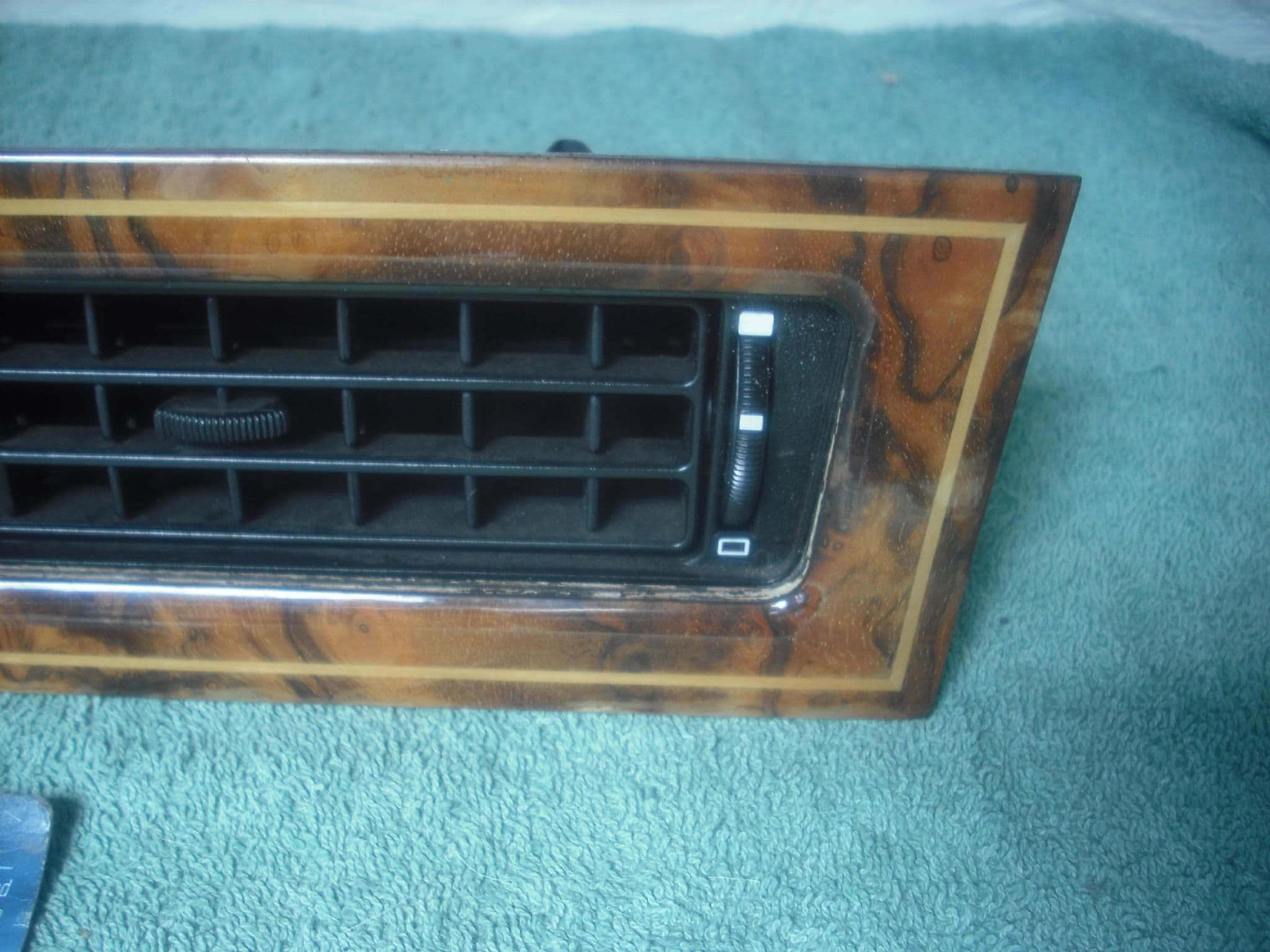 sold A JAGUAR XJ6 XJ40 DASH AIR VENTS AND CENTRAL WOOD TRIM PANEL