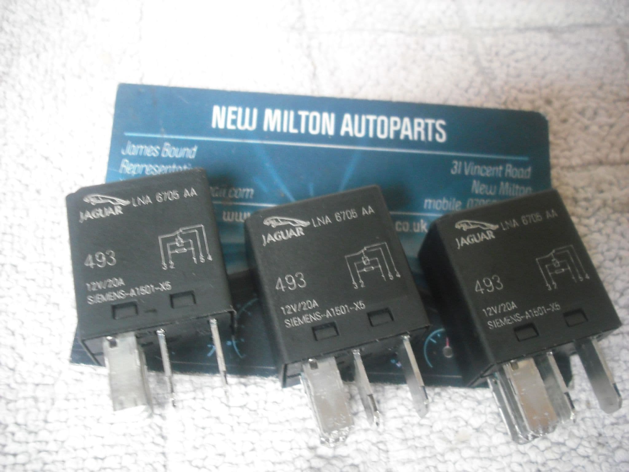 SOLD JAGUAR XJ6 XJ8 X300 SMALL BLACK RELAYS LNA6705AA LNA 6705 AA