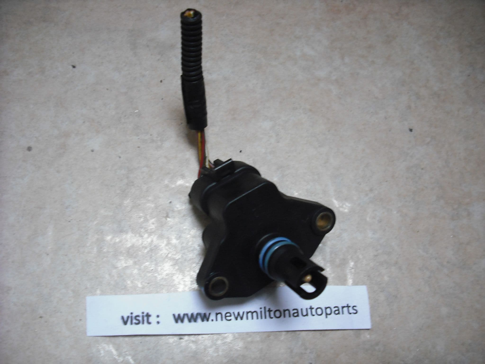 SOLD MHK100820 A GENUINE ROVER 200 25 MGZS AIR INTAKE MANIFOLD MAP SENSOR
