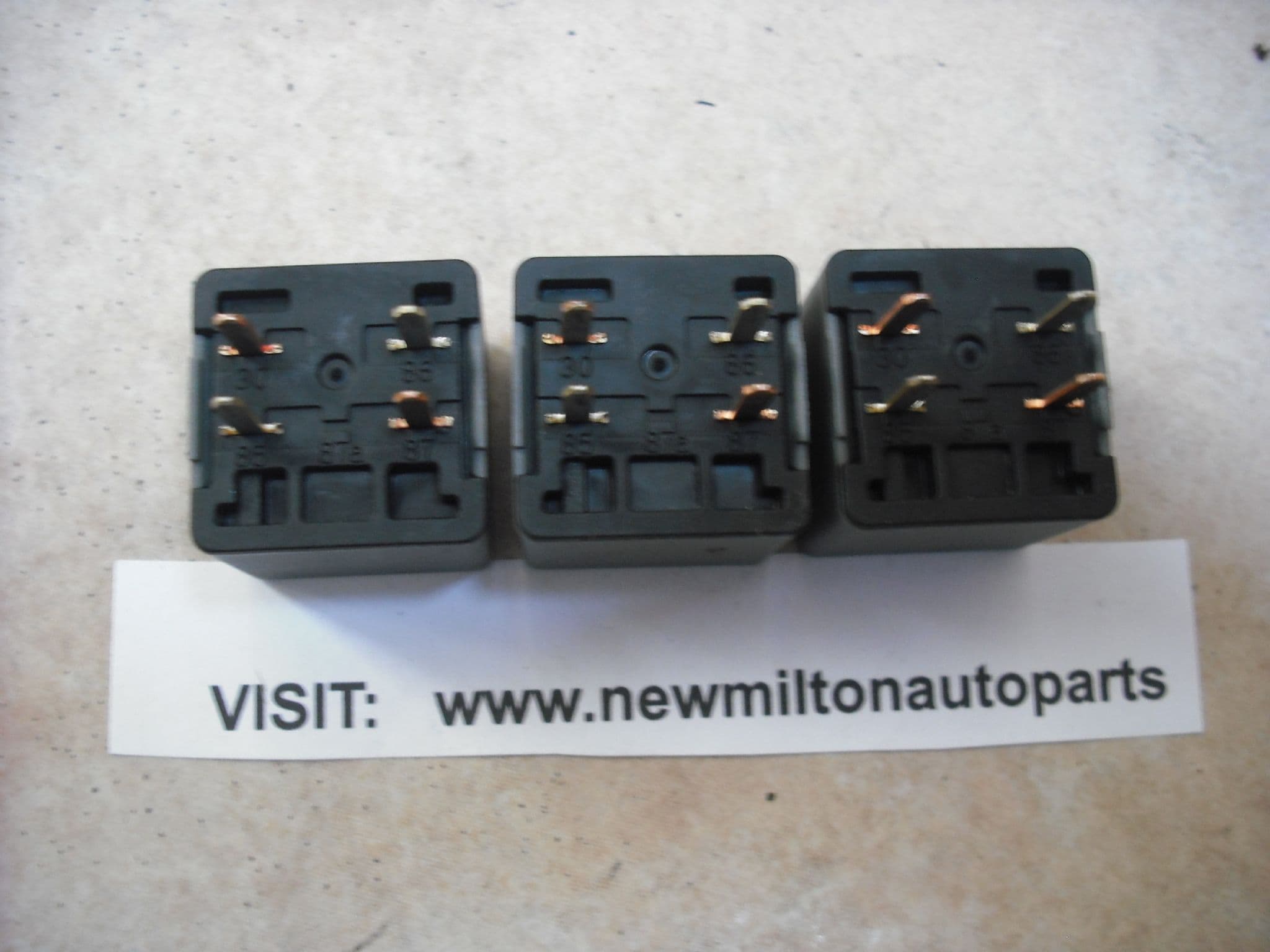 SOLD OMRON 04692141AA 3 GENUINE DODGE CARAVAN / CHRYSLER VOYAGER RELAYS