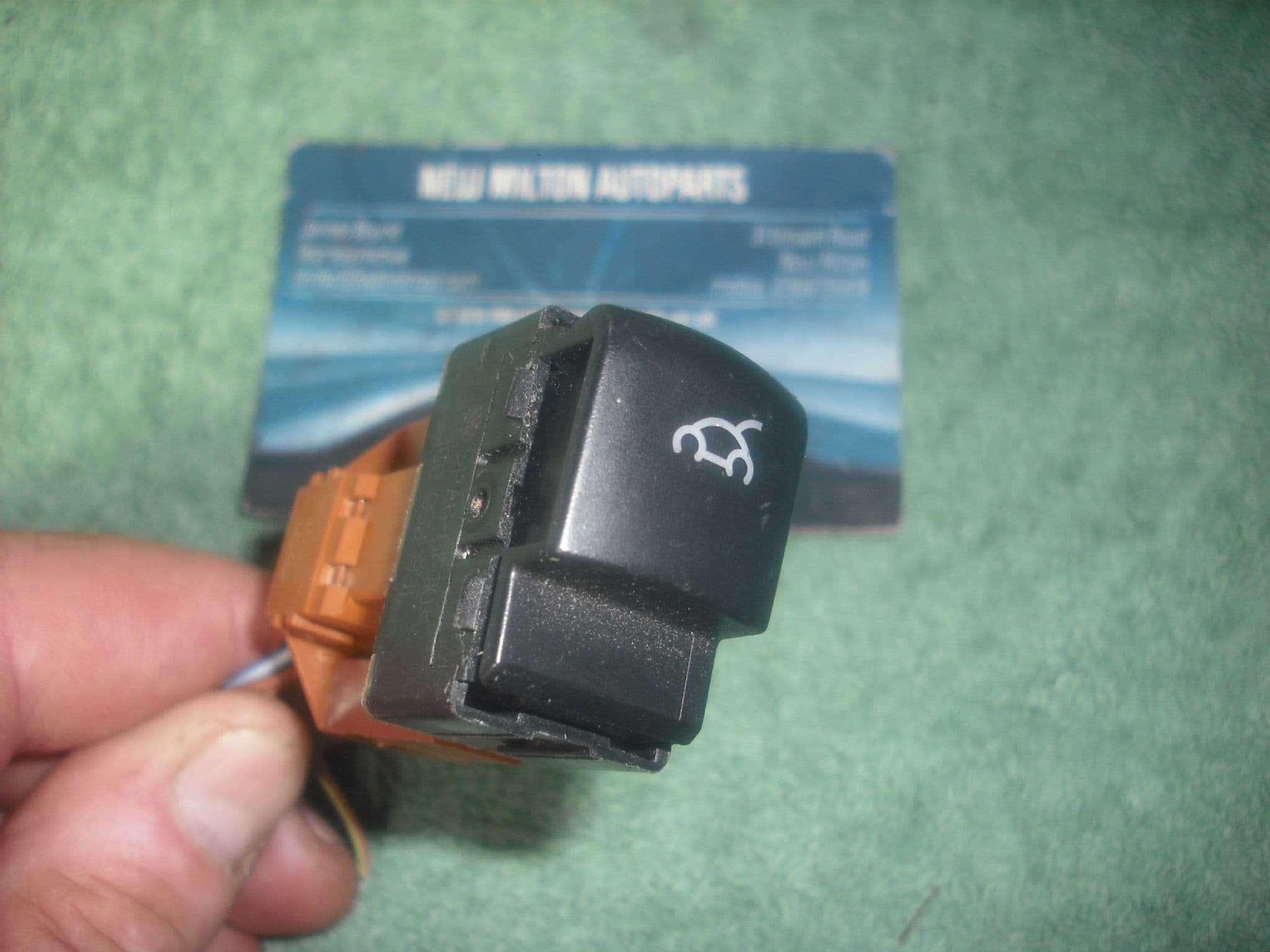 sold sold 1C0959831 A GENUINE VW VOLKSWAGEN BEETLE TAILGATE TRUNK ...